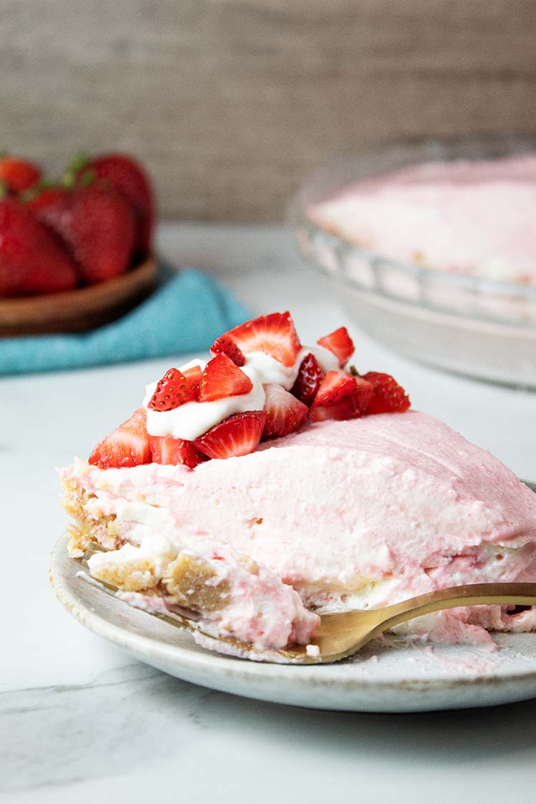 No-Bake Strawberry Cheesecake - Filling and Fabulous